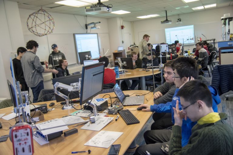 Professor tests innovative approach to teaching Introductory Physics ...